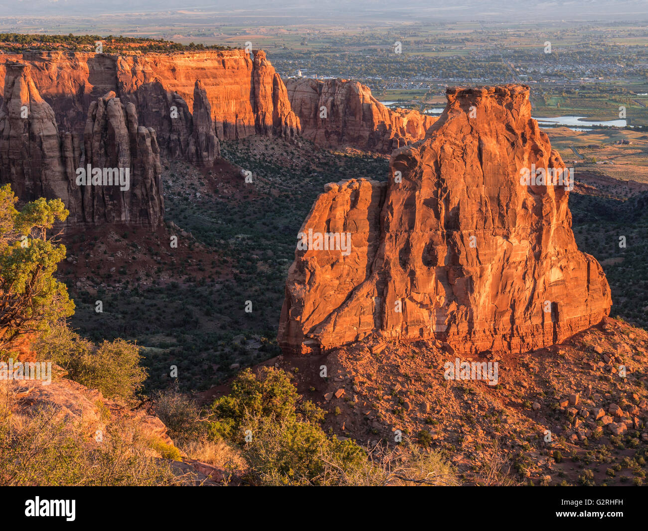 Early morning light on the cliffs, Colorado National Monument, Grand ...