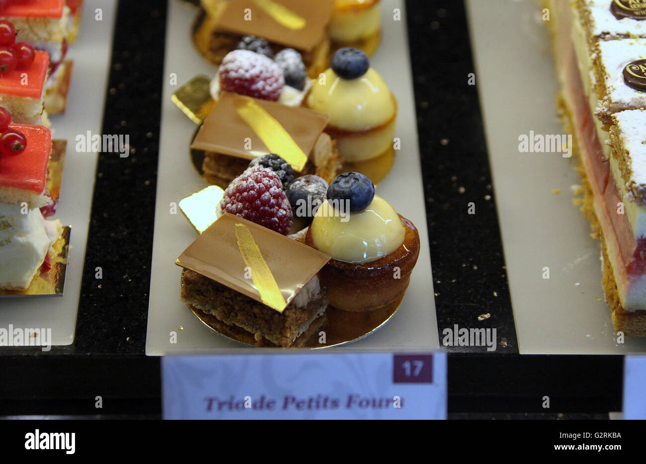 Traditional dessert cafe central vienna hi-res stock photography and ...
