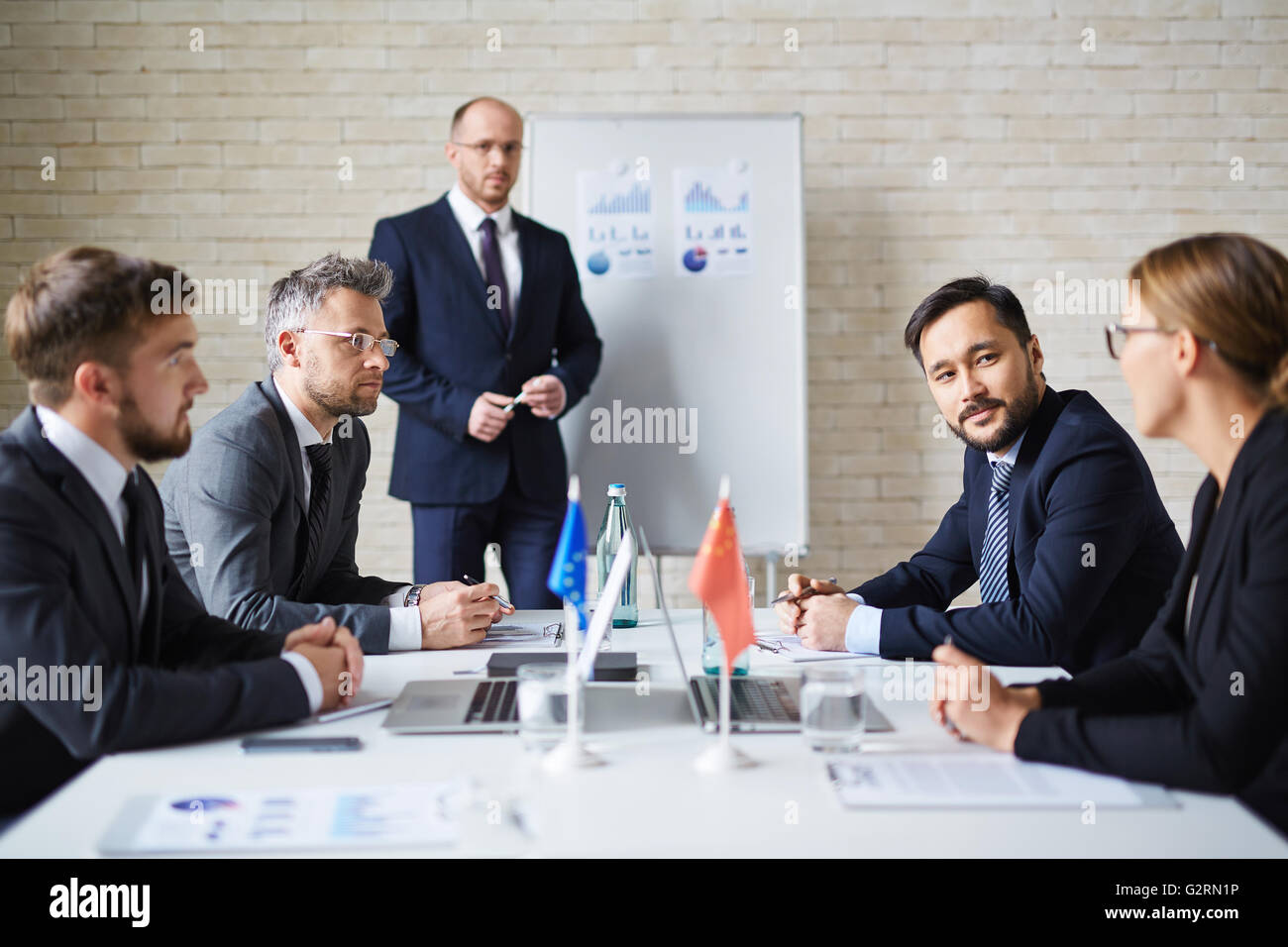 Business businesspeople woman man hi-res stock photography and images ...