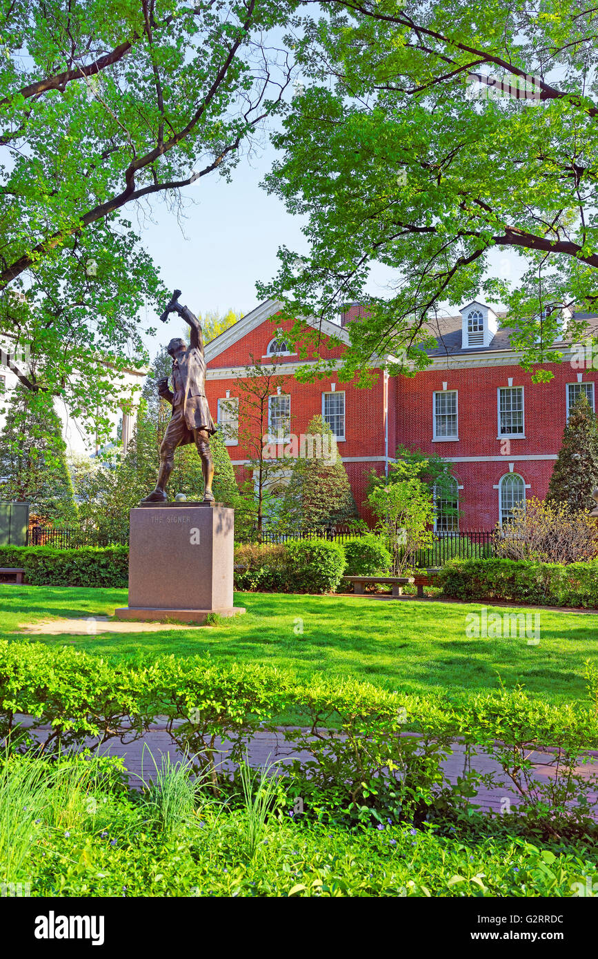 Philadelphia, USA - May 5, 2015: The Signer Statue in Signers Park in ...