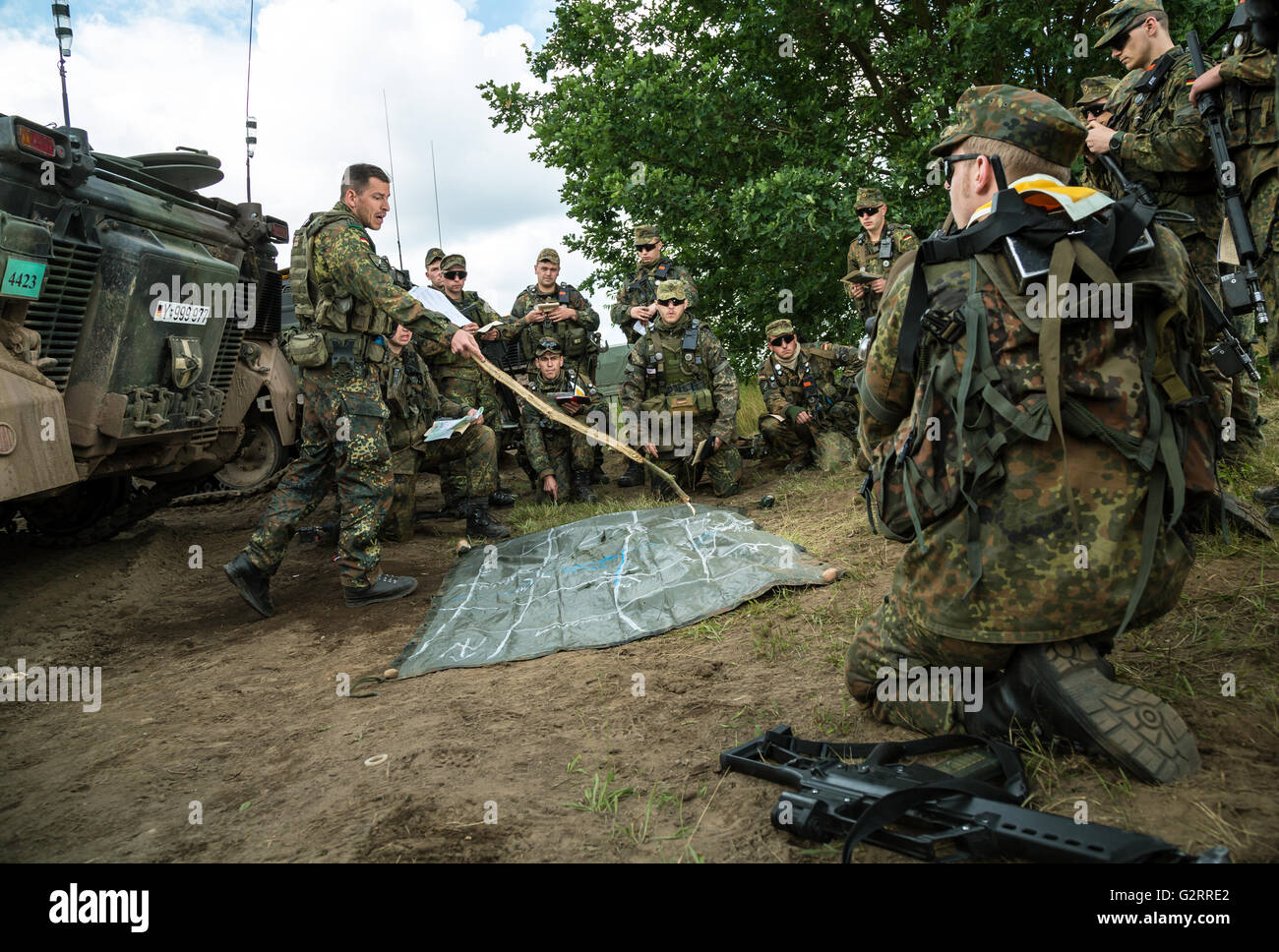 Gardelegen, Germany, briefing a mechanized infantry company Stock Photo ...