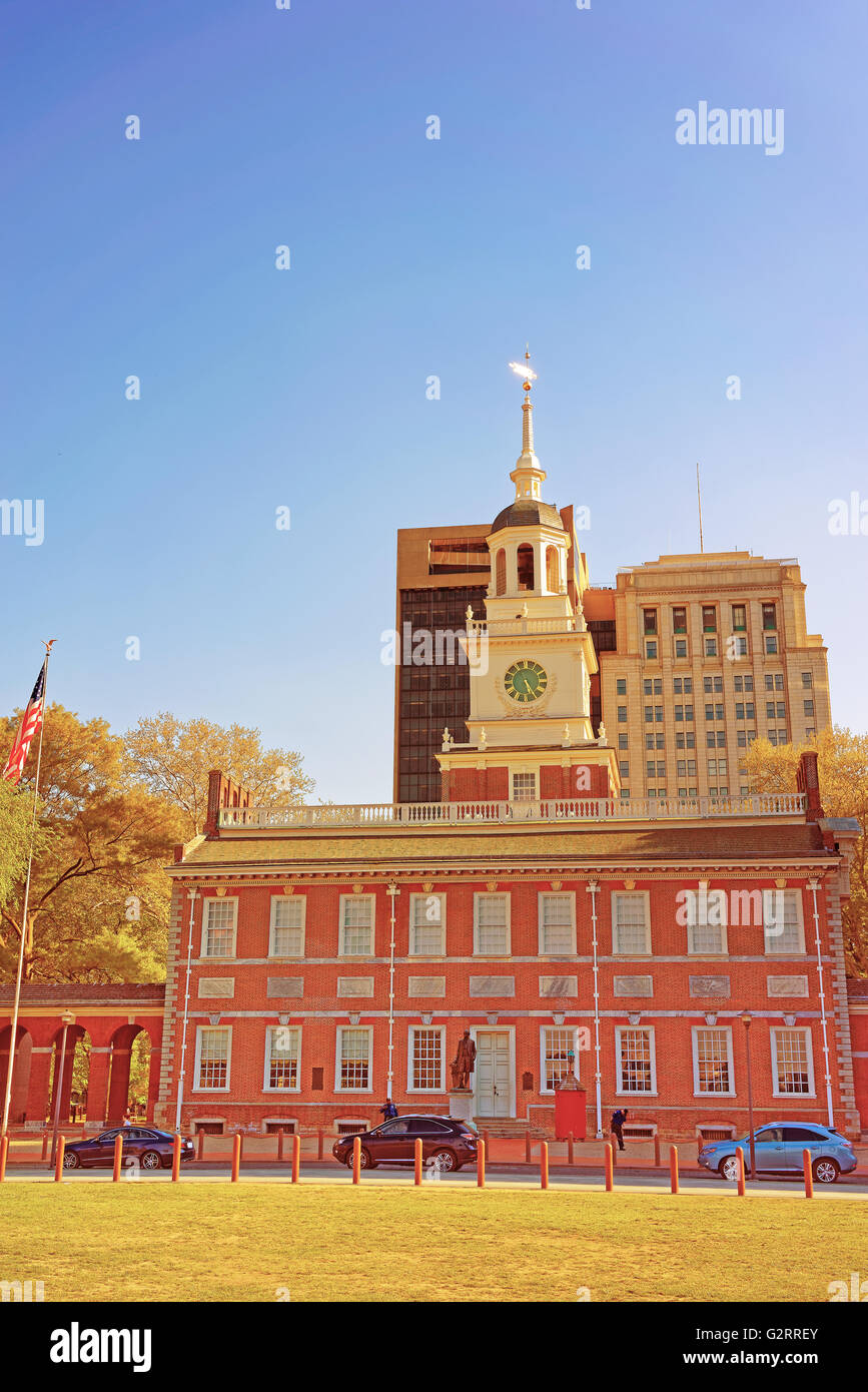 Independence Hall in Chestnut Street of Philadelphia, Pennsylvania, USA ...