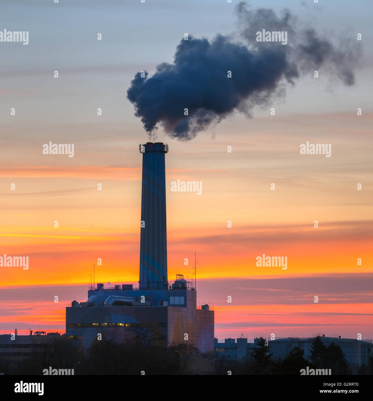 Factory pipe smoking hi-res stock photography and images - Alamy