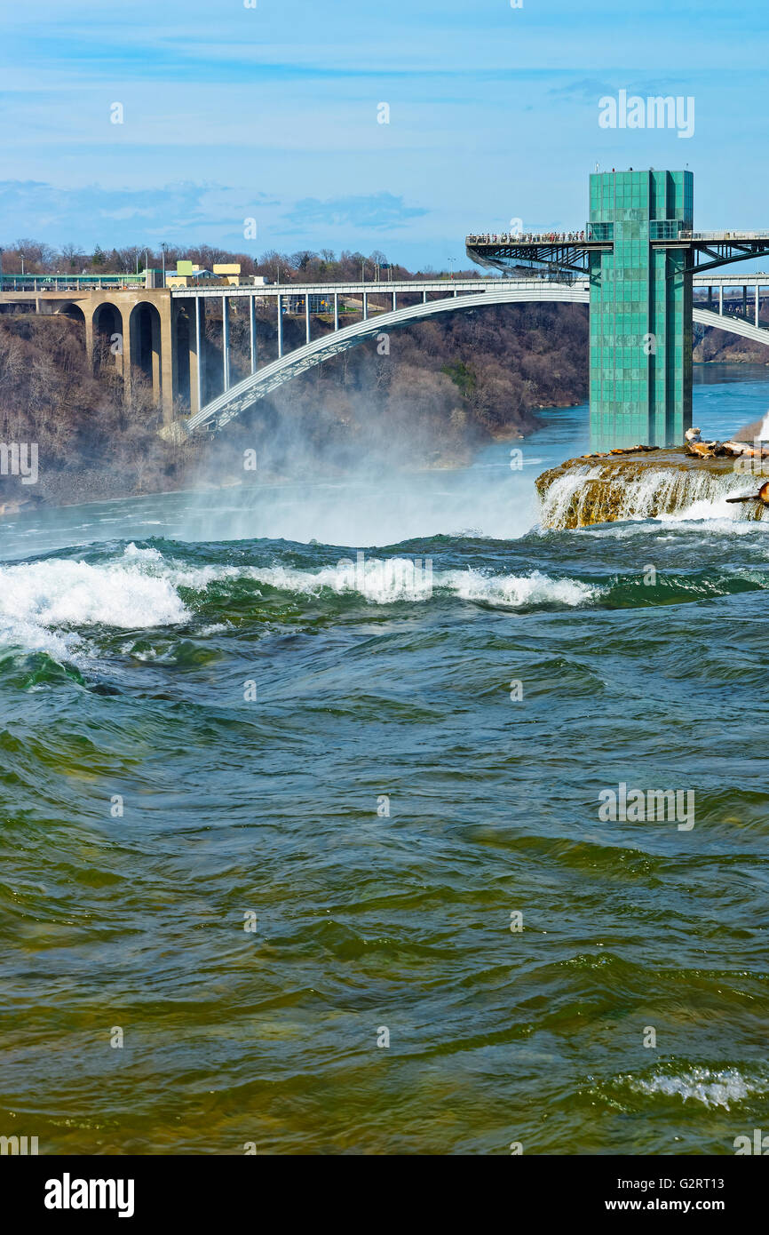 Tourists on Rainbow Bridge over Niagara River Gorge from American side ...