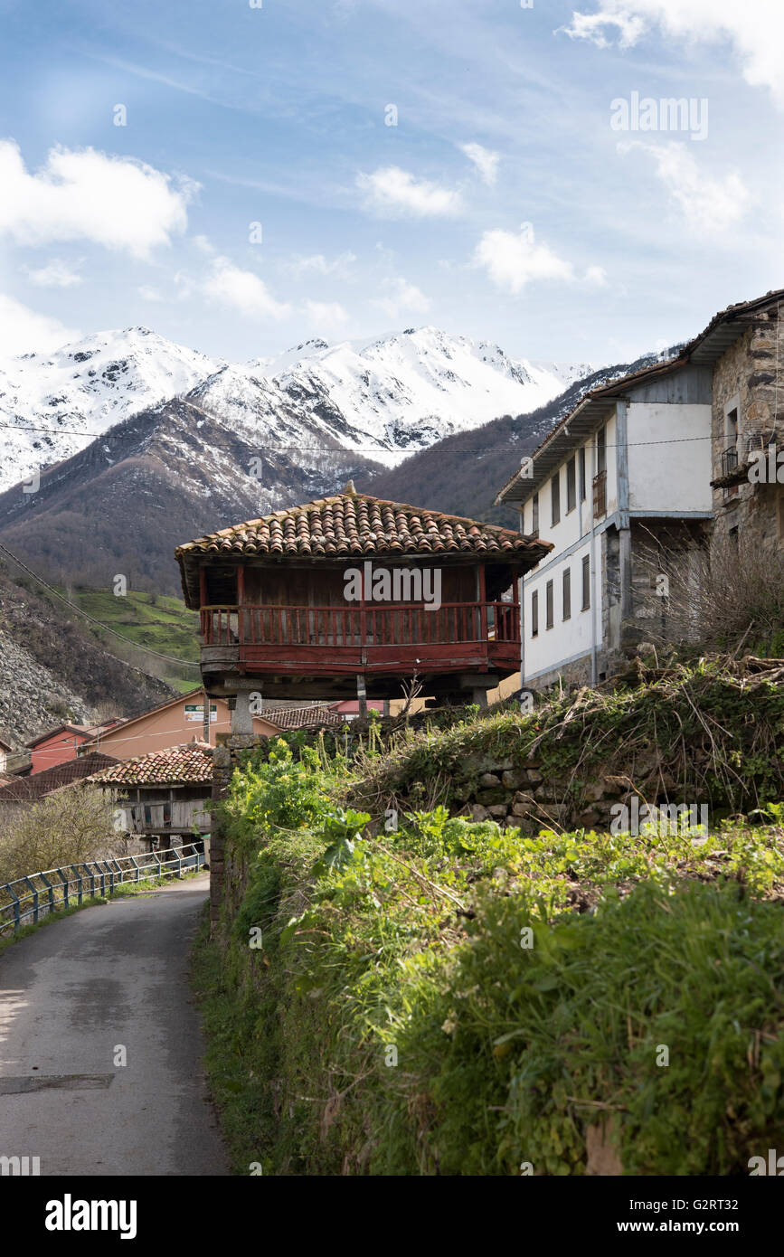 Ancient farming methods hi-res stock photography and images - Alamy