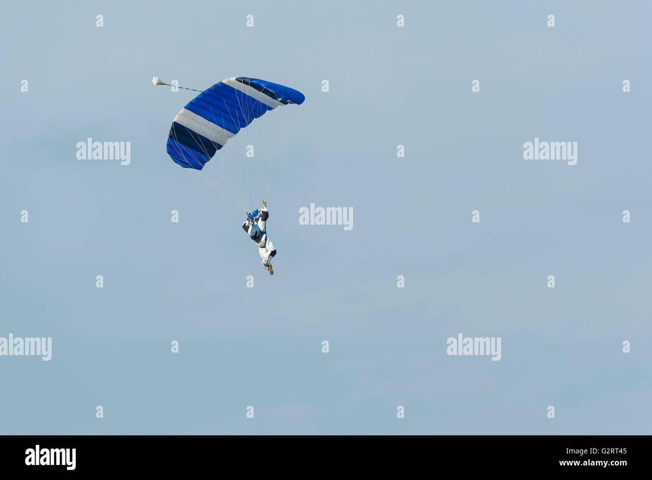 Parachutist floating to a square-shaped parachute Stock Photo - Alamy