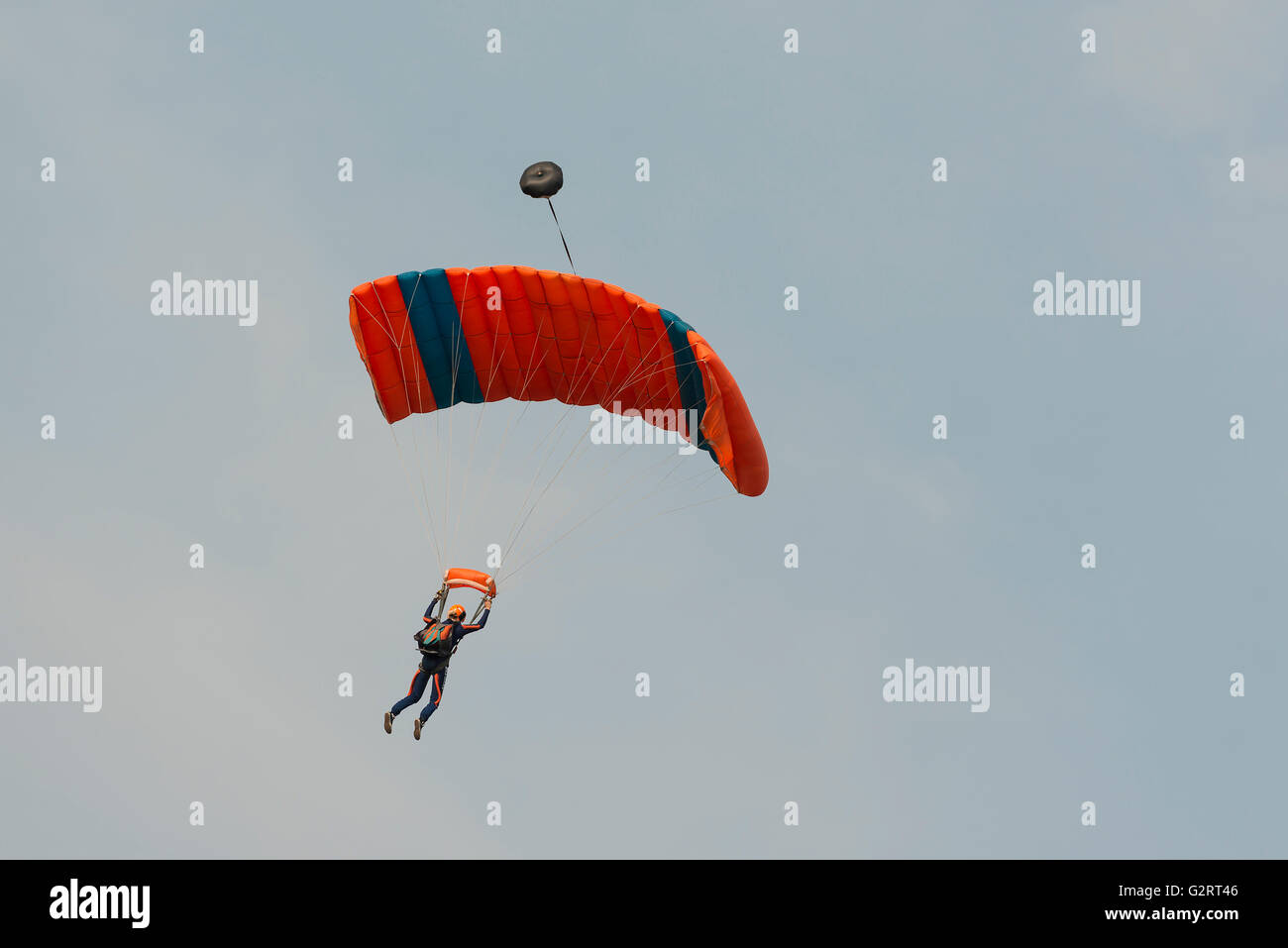 Parachutist floating to a square-shaped parachute Stock Photo - Alamy