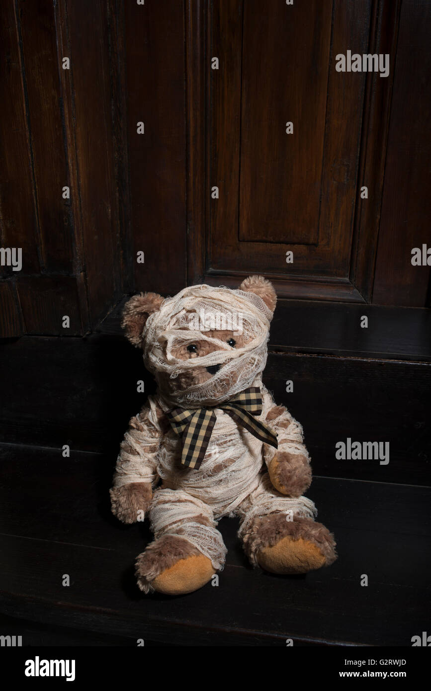 Mummy Costume Stock Photos & Mummy Costume Stock Images - Alamy