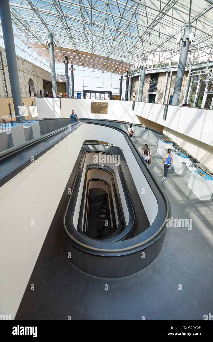 Oval shaped building hi-res stock photography and images - Alamy