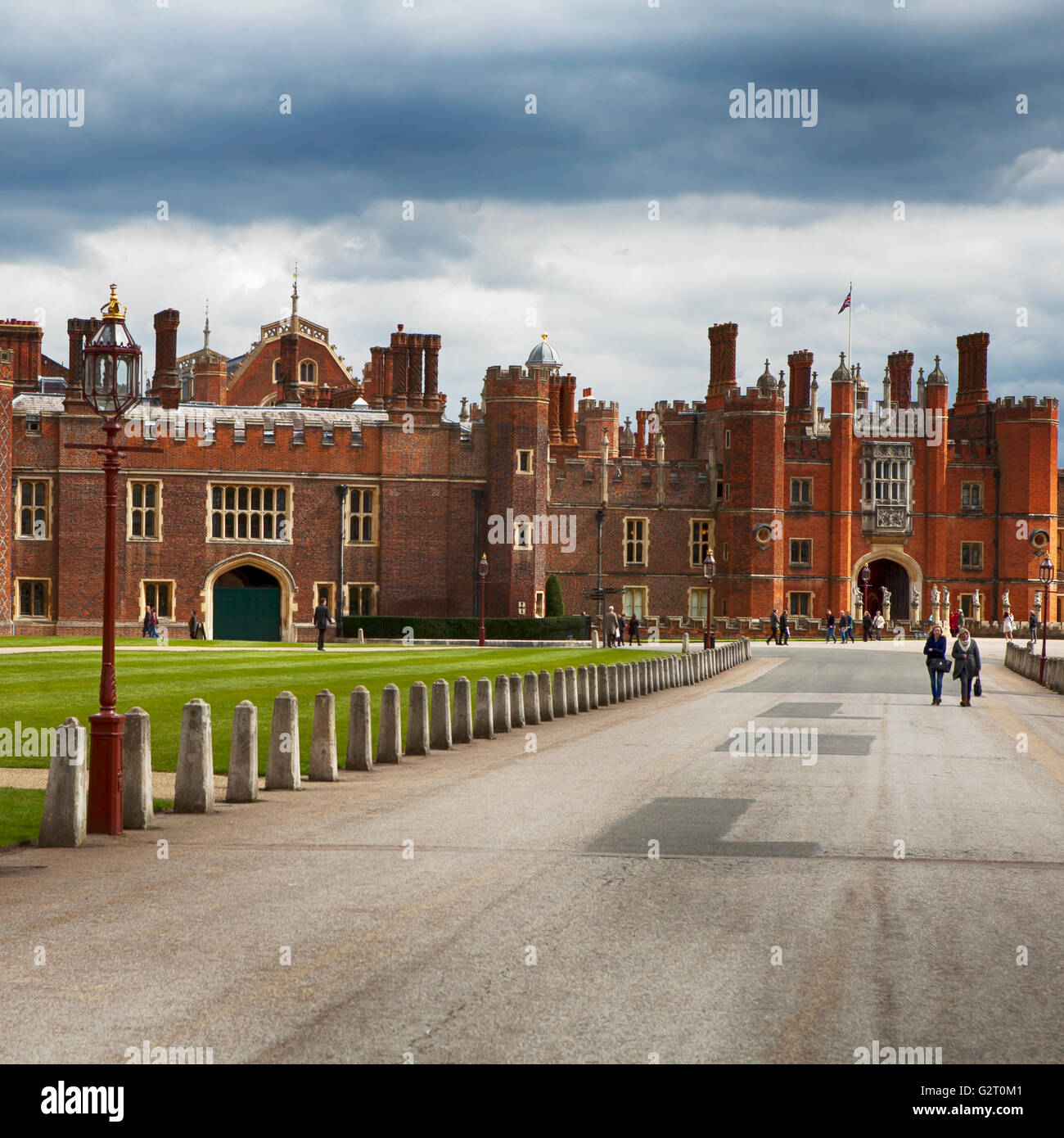 Hampton court palace sculptures hi-res stock photography and images - Alamy