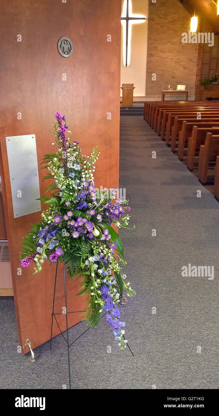 Church interior cross hi-res stock photography and images - Alamy