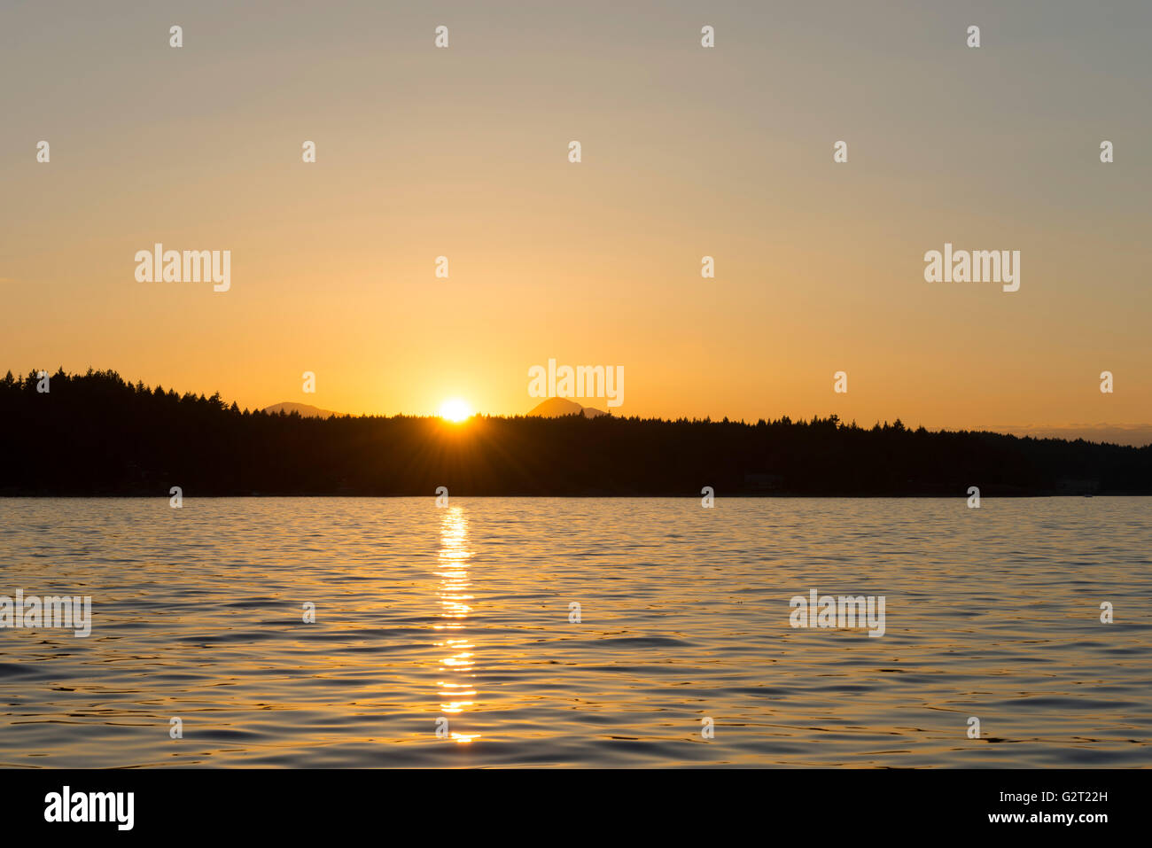 Beautiful sunset ocean shore hi-res stock photography and images - Alamy
