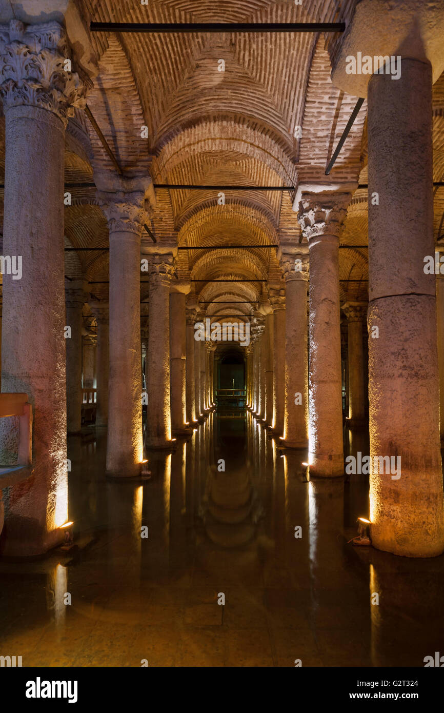 The underground basilica cistern in Istanbul, Turkey Stock Photo - Alamy