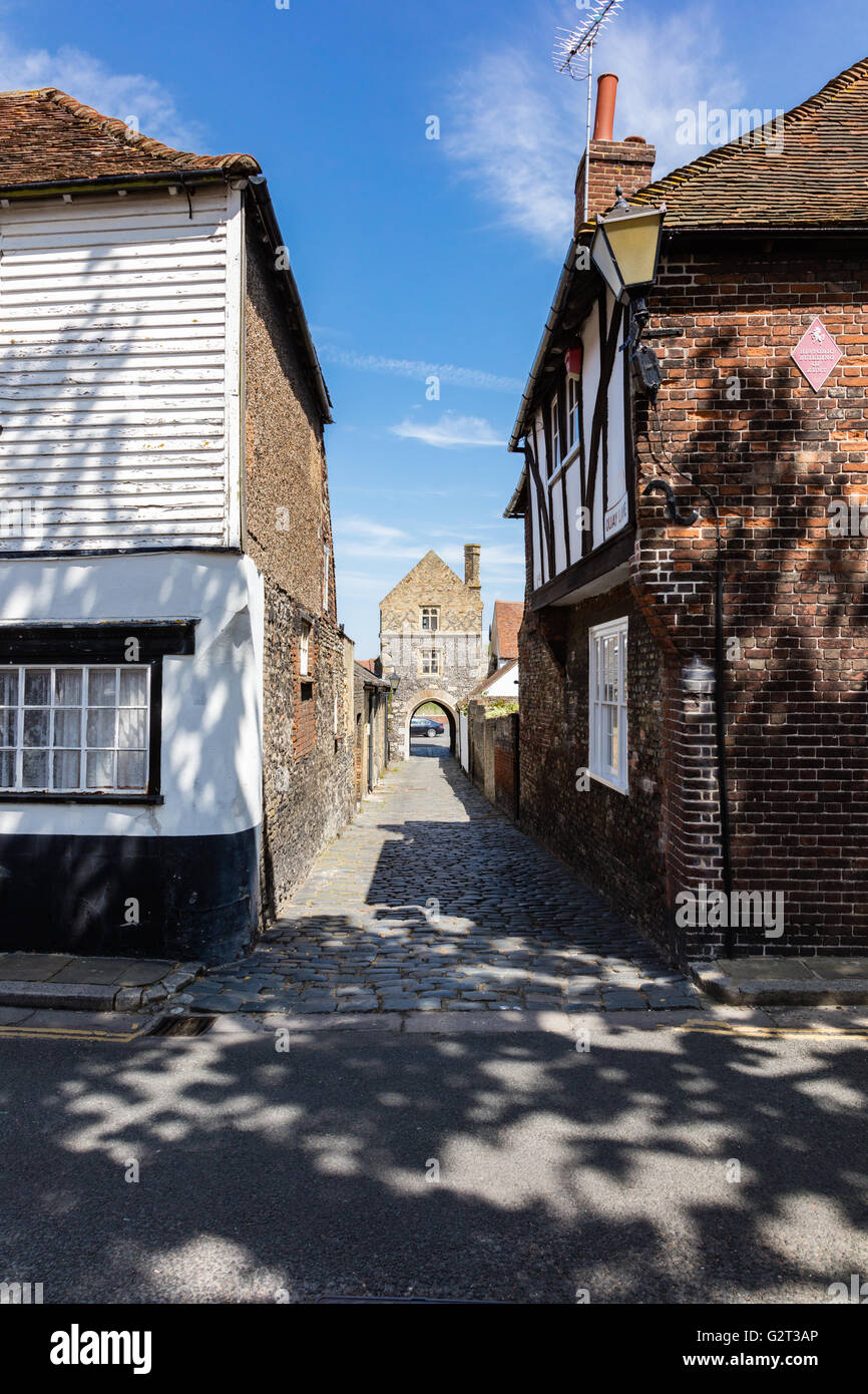 Quay Lane, an alleyway in Sandwich with historic buildings and cottages ...