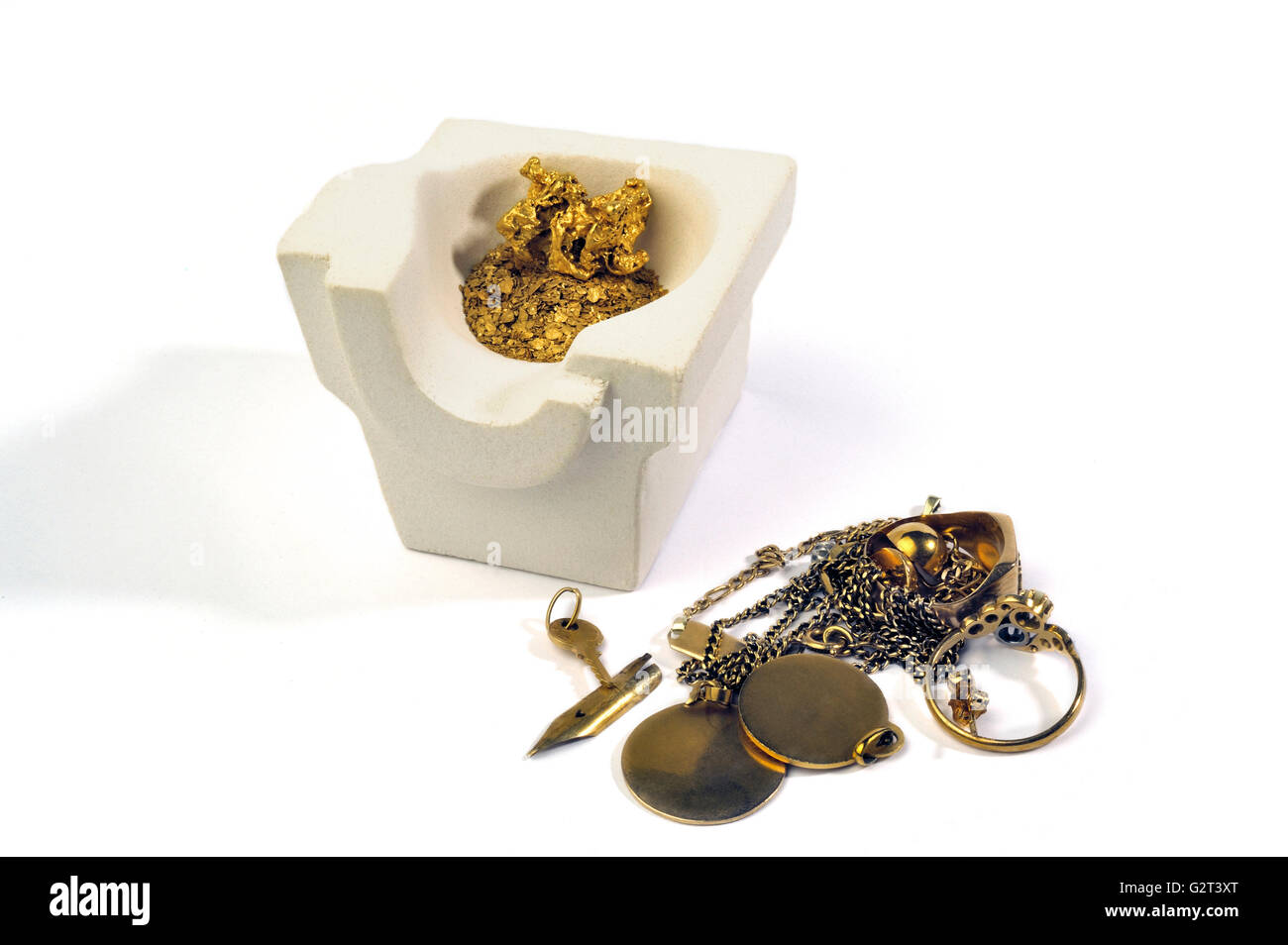 Crucibles melt hi-res stock photography and images - Alamy