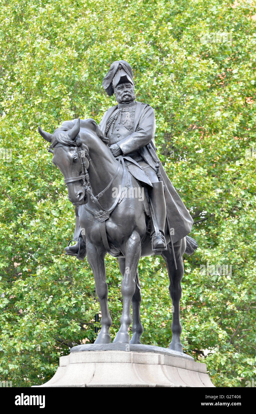 Duke of cambridge statue whitehall hi-res stock photography and images ...