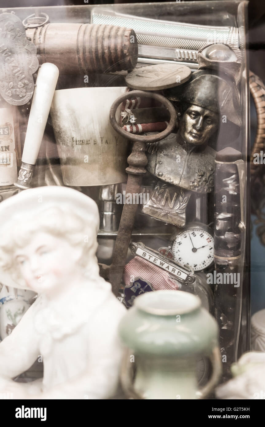 Pawn shop window Stock Photo - Alamy