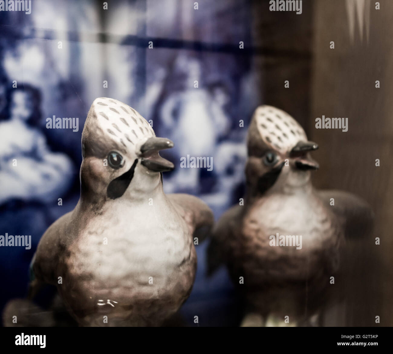 Pawn shop window Stock Photo - Alamy