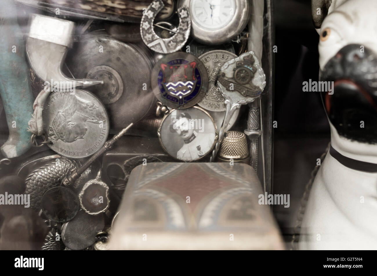 Pawn shop window Stock Photo - Alamy
