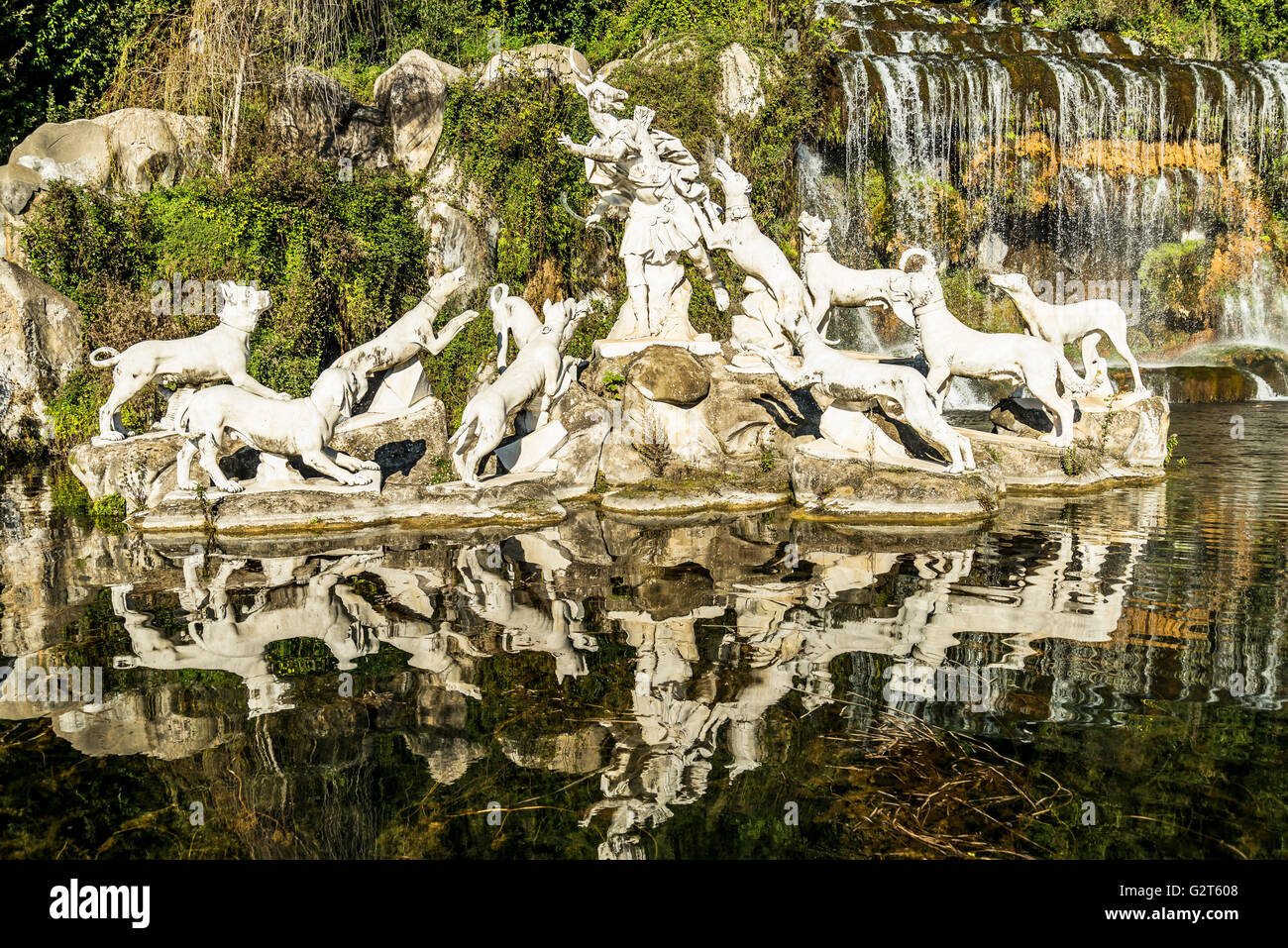 Royal palace fountain hi-res stock photography and images - Alamy
