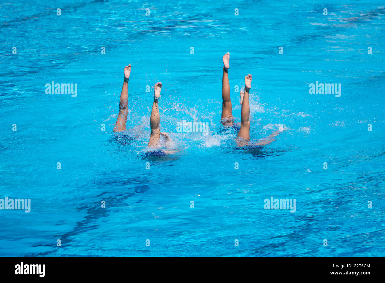 Synchronise swimmers hi-res stock photography and images - Alamy