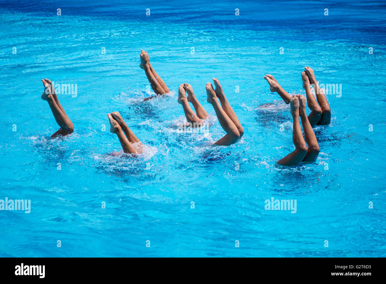Synchronise swimmers hi-res stock photography and images - Alamy