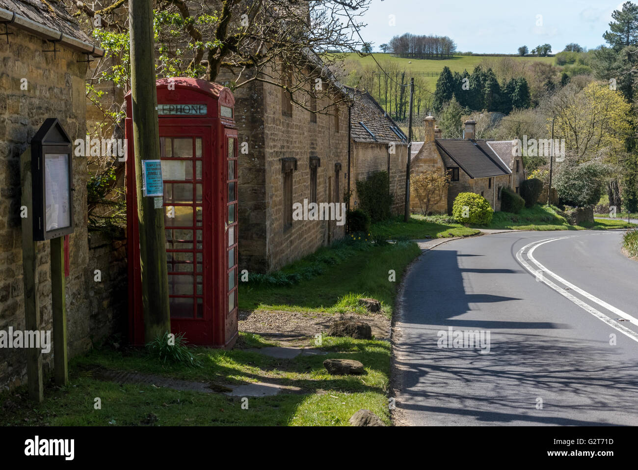 Typical english village hi-res stock photography and images - Alamy