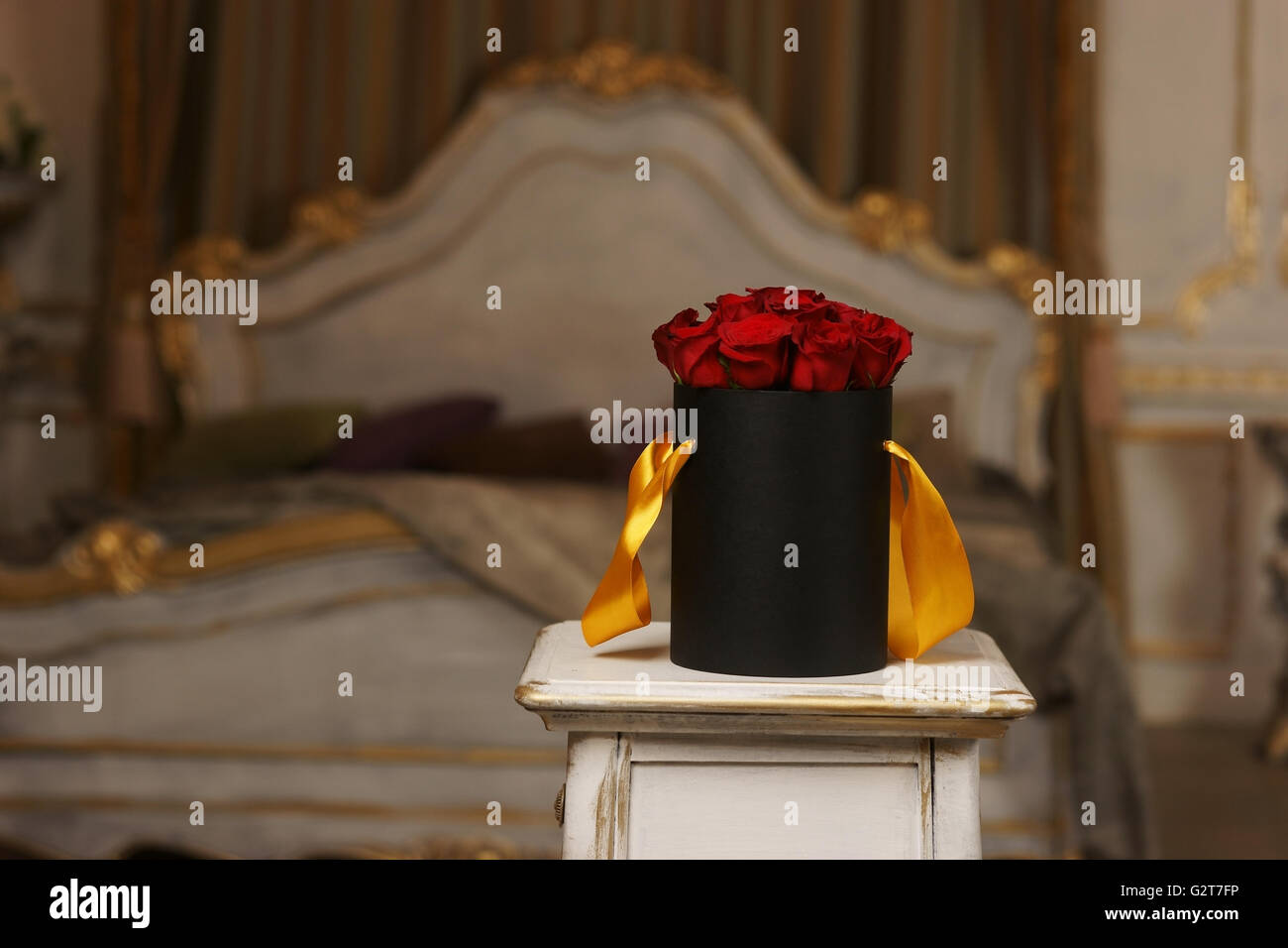 Red roses in black box Stock Photo - Alamy