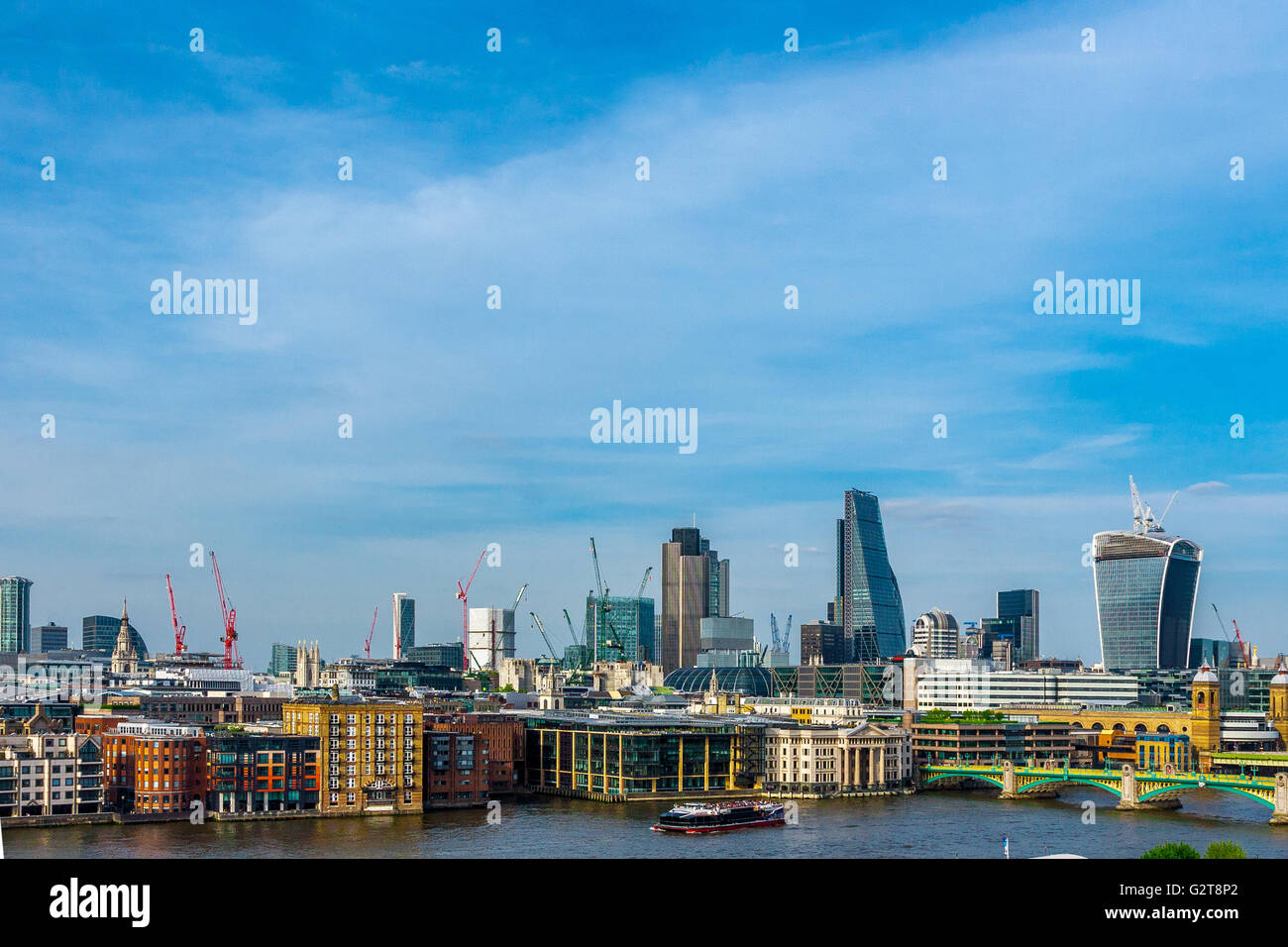 Aerial view of thames hi-res stock photography and images - Alamy