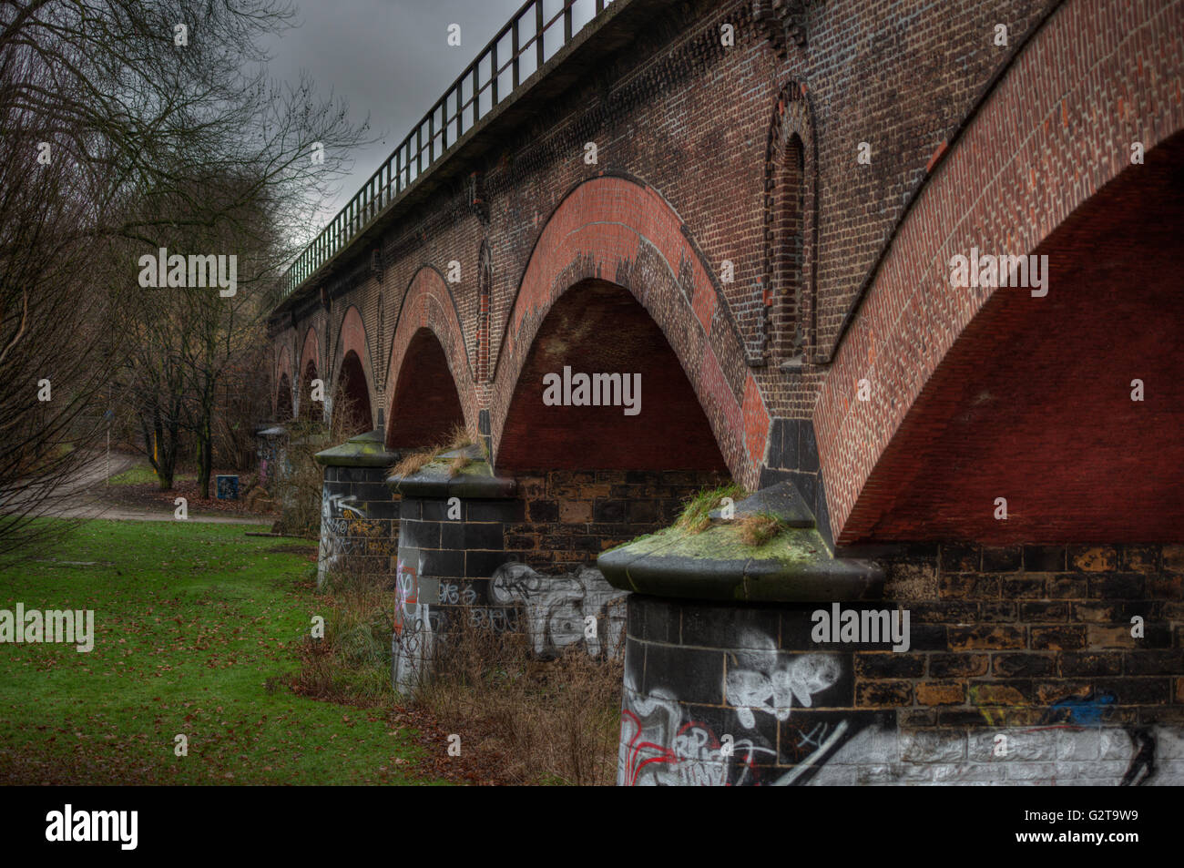 Brick arch railway bridge hi-res stock photography and images - Alamy