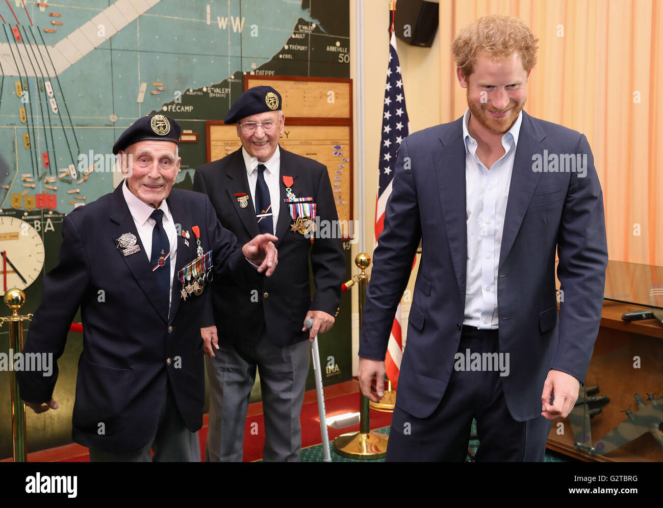 Prince Harry meets veterans John Dennett (left) and Frank Diffell ...