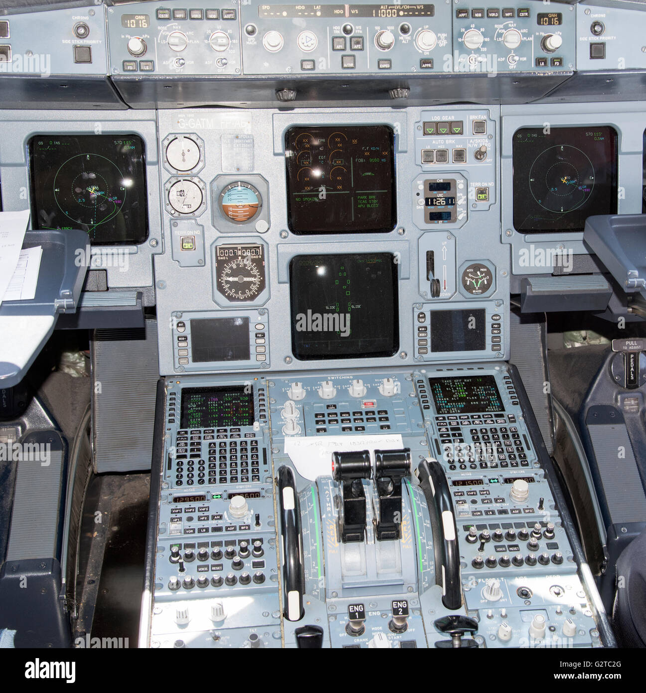 Instrumentation on the flight deck of a Airbus A320 passenger shorthaul ...