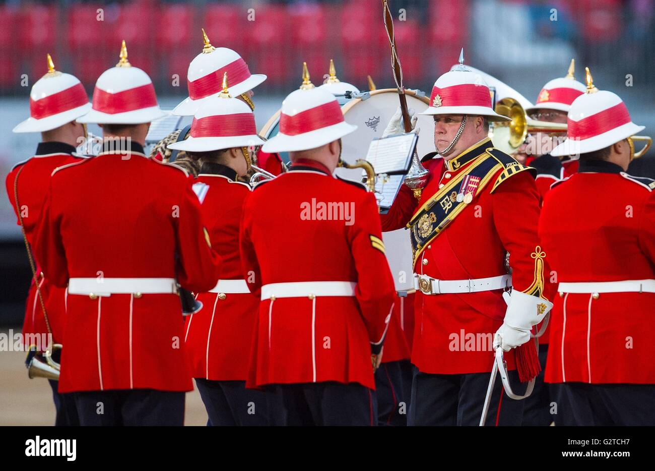 Canadian troops perform during the Rifles' Sounding Retreat on Horse ...