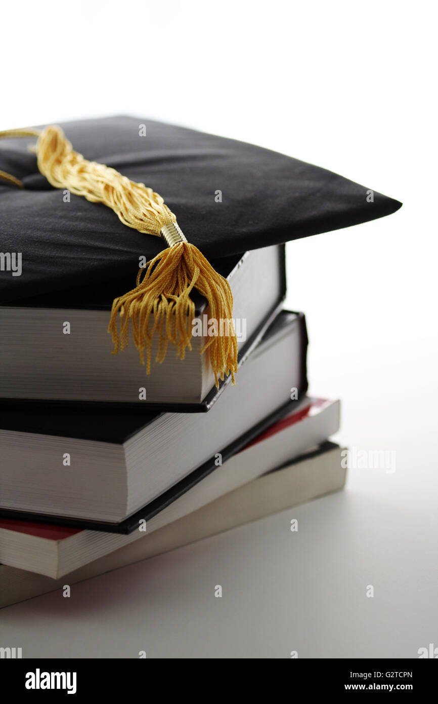 Graduation cap and textbooks Stock Photo - Alamy