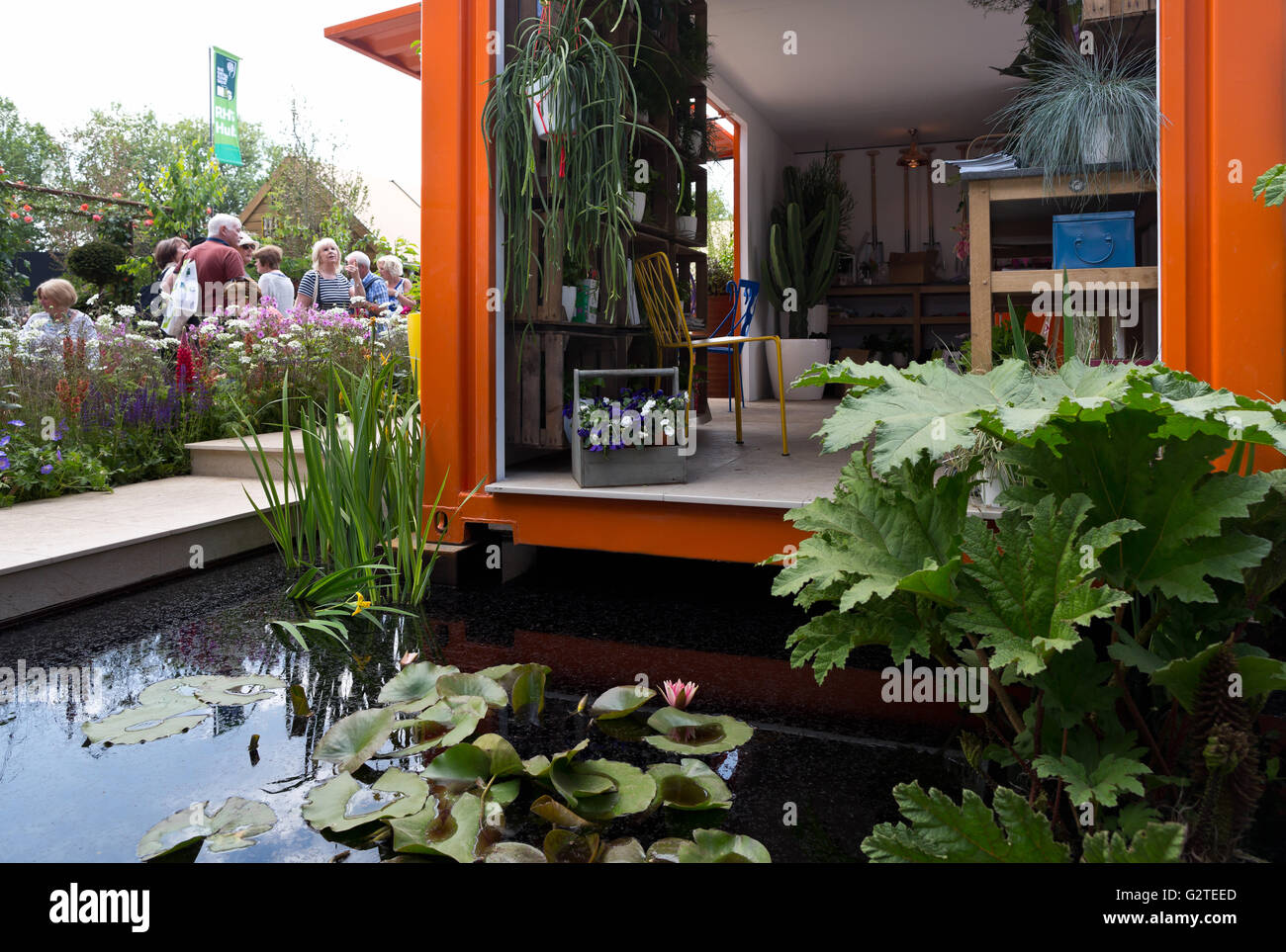 RHS Chelsea Flower Show 2016, Greening Grey Britain garden Stock Photo ...