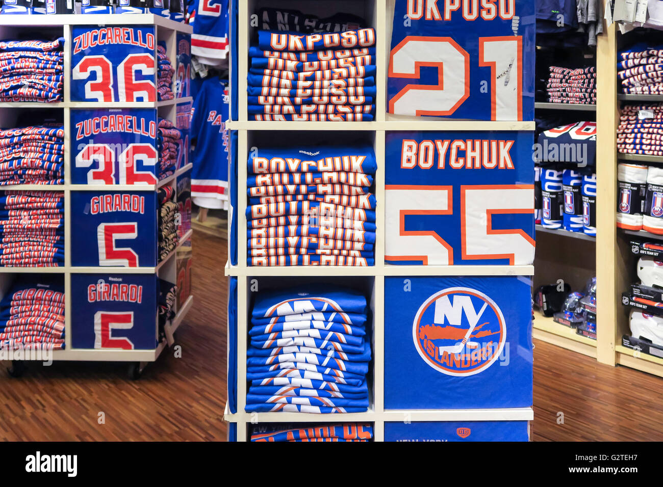 Sporting life store logo hi-res stock photography and images - Alamy