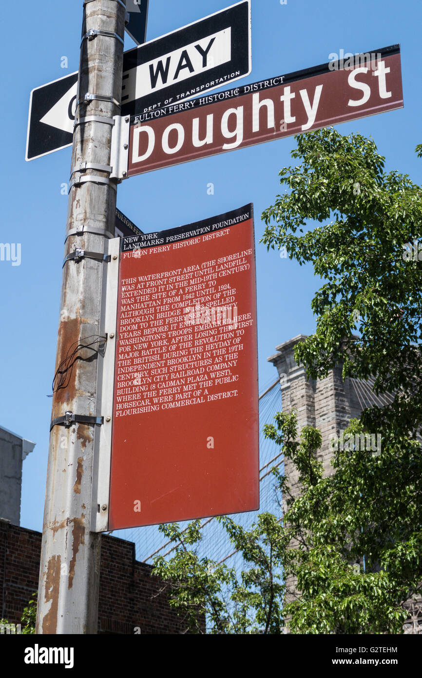 Historic district sign hi-res stock photography and images - Alamy