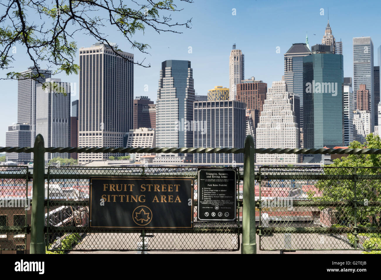 Fruit street sitting area brooklyn hi-res stock photography and images ...