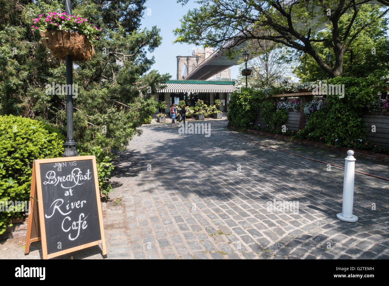 River Cafe Sign, Brooklyn, NYC Stock Photo - Alamy