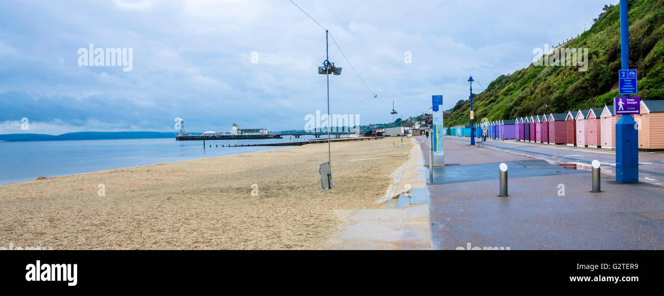 Boscombe beach huts promenade hi-res stock photography and images - Alamy