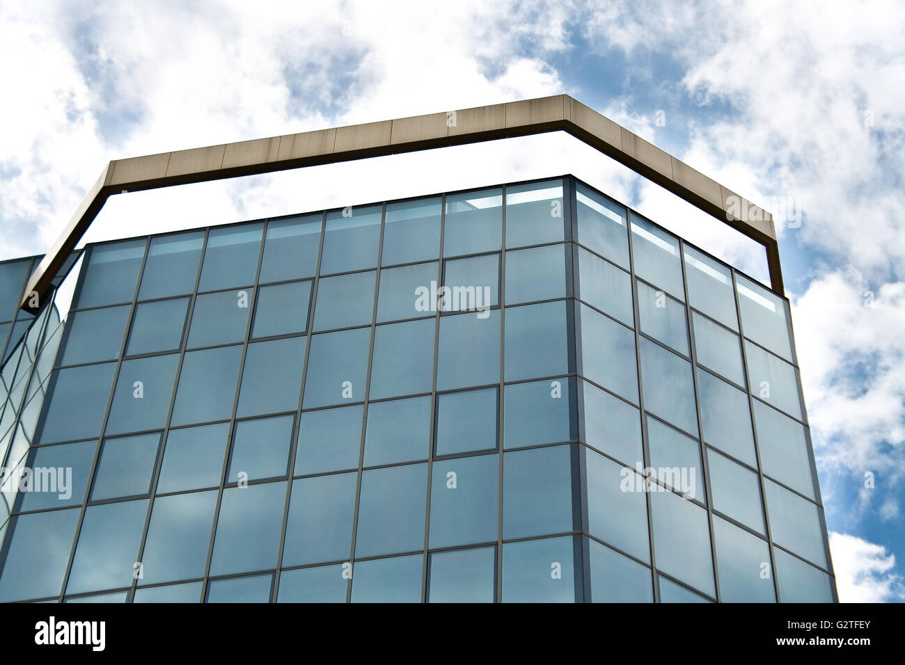 Glass building hi-res stock photography and images - Alamy