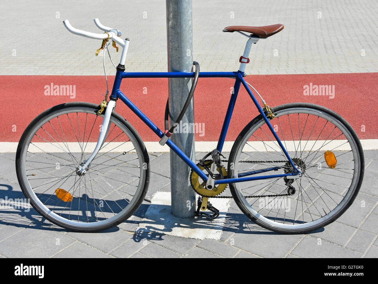 Bicycle chained to a metal pole Stock Photo - Alamy
