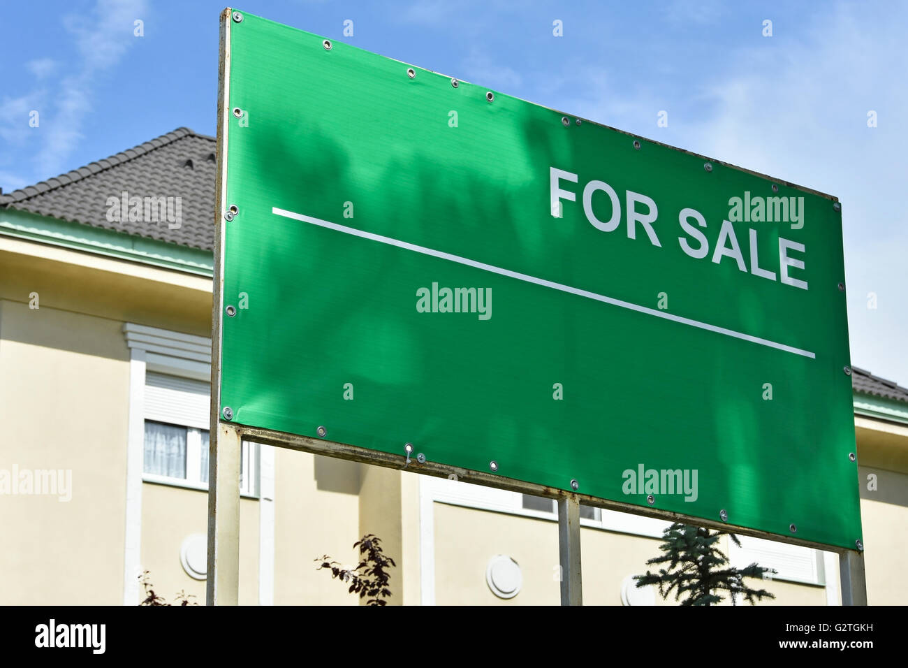 Blue sign in front building hi-res stock photography and images - Alamy
