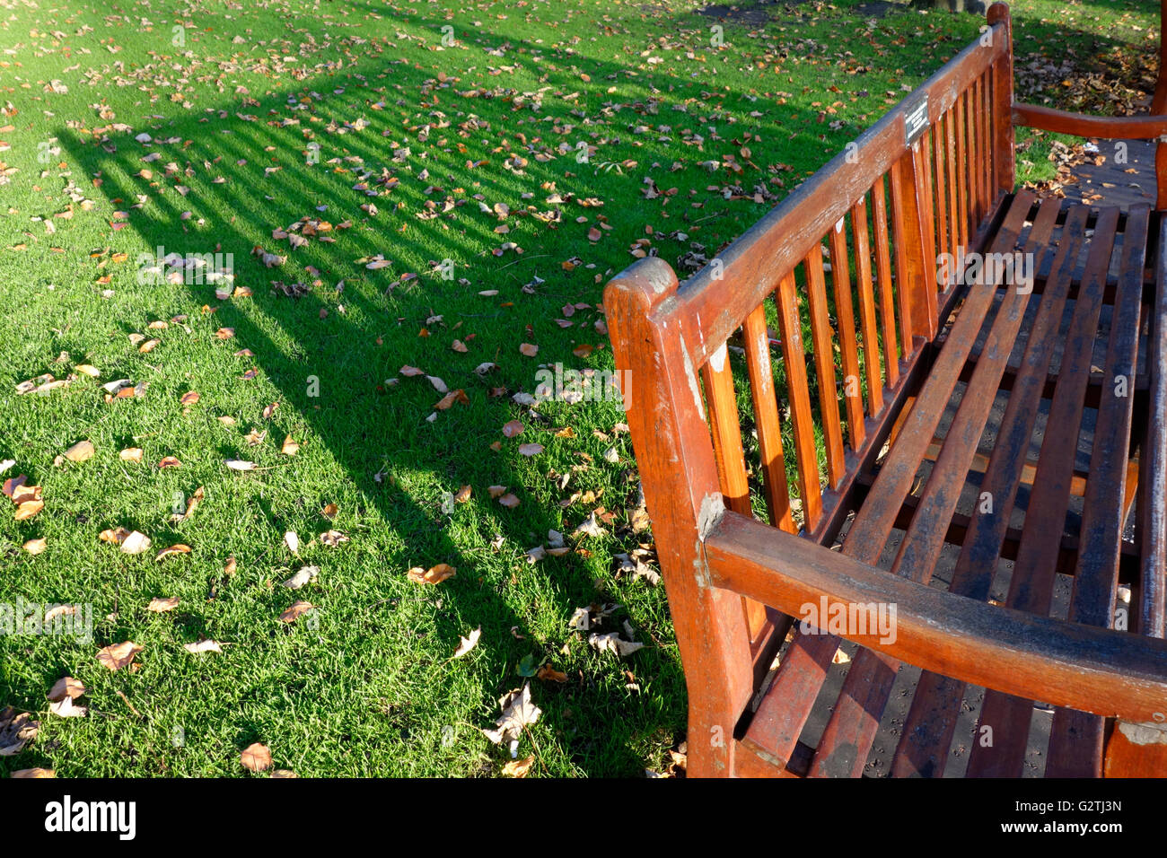 Shadows benches hi-res stock photography and images - Alamy