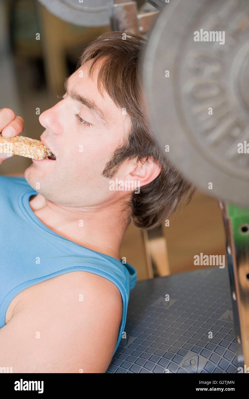 Man eating cereal bar hi-res stock photography and images - Alamy
