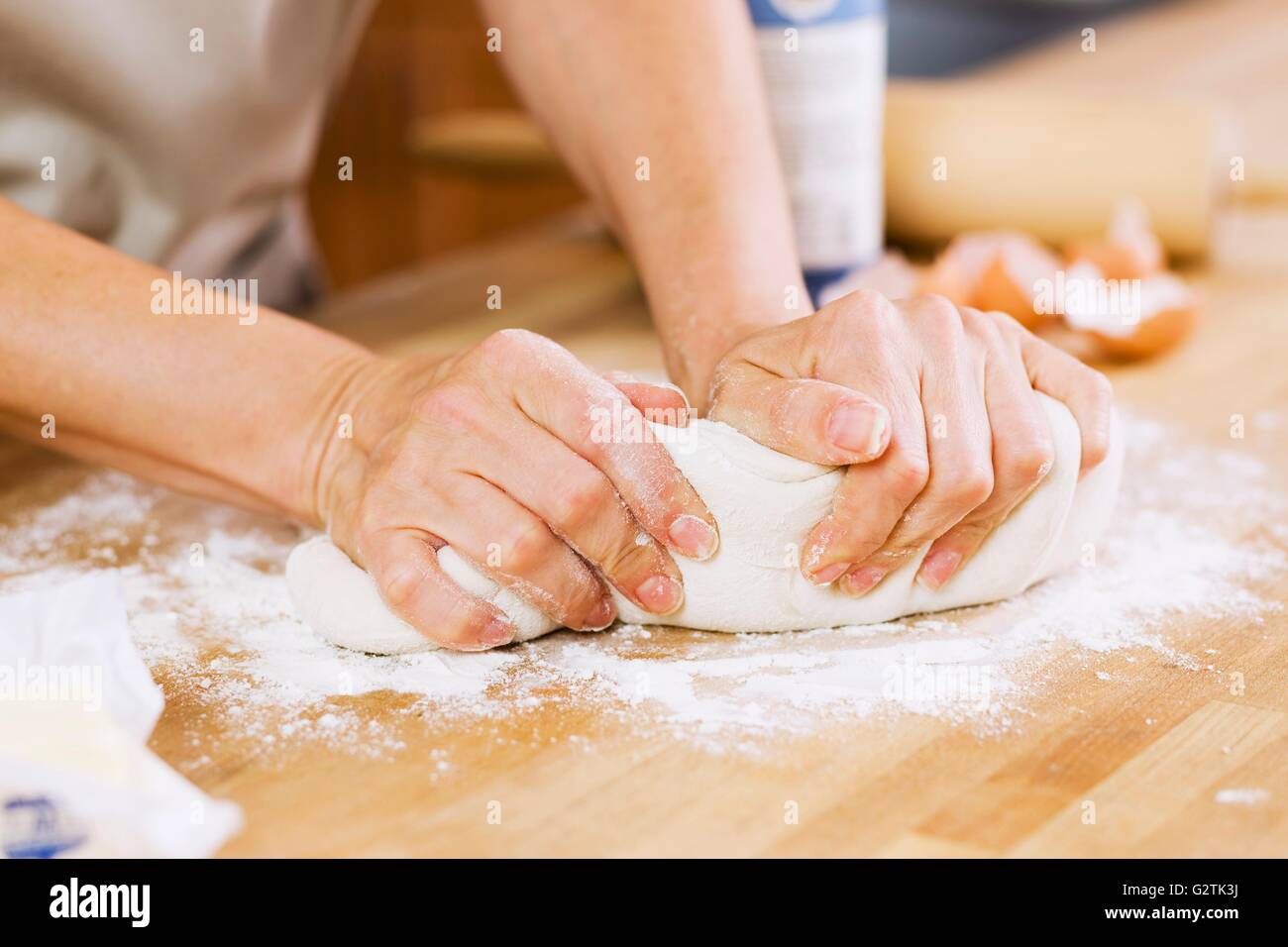 Floured countertop hi-res stock photography and images - Alamy
