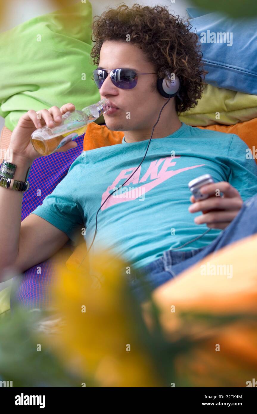 Youth drinking beer and listening to music Stock Photo - Alamy