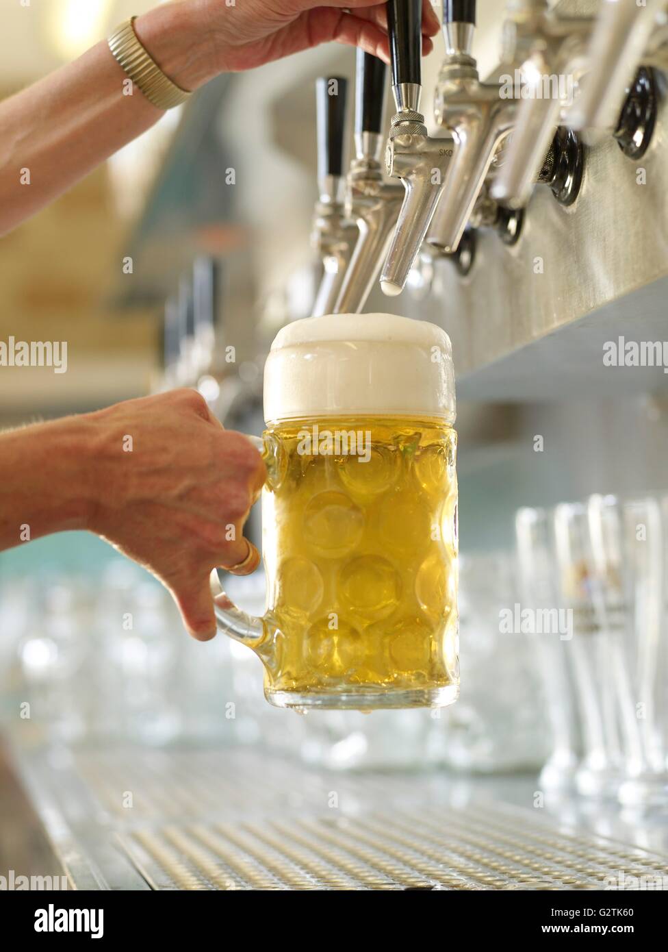 Filling a tankard with draught beer Stock Photo - Alamy