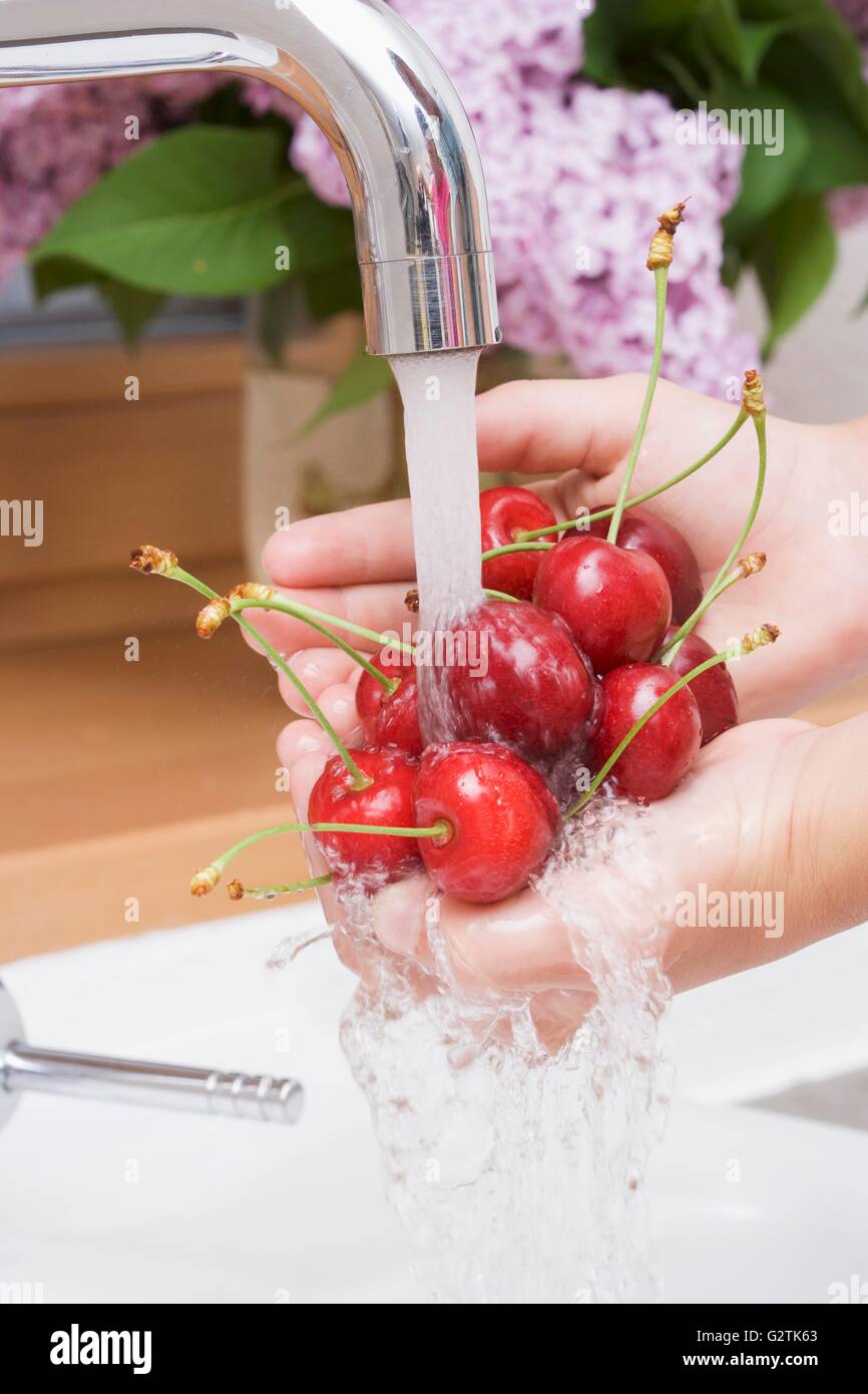 Childrens washing hi-res stock photography and images - Alamy