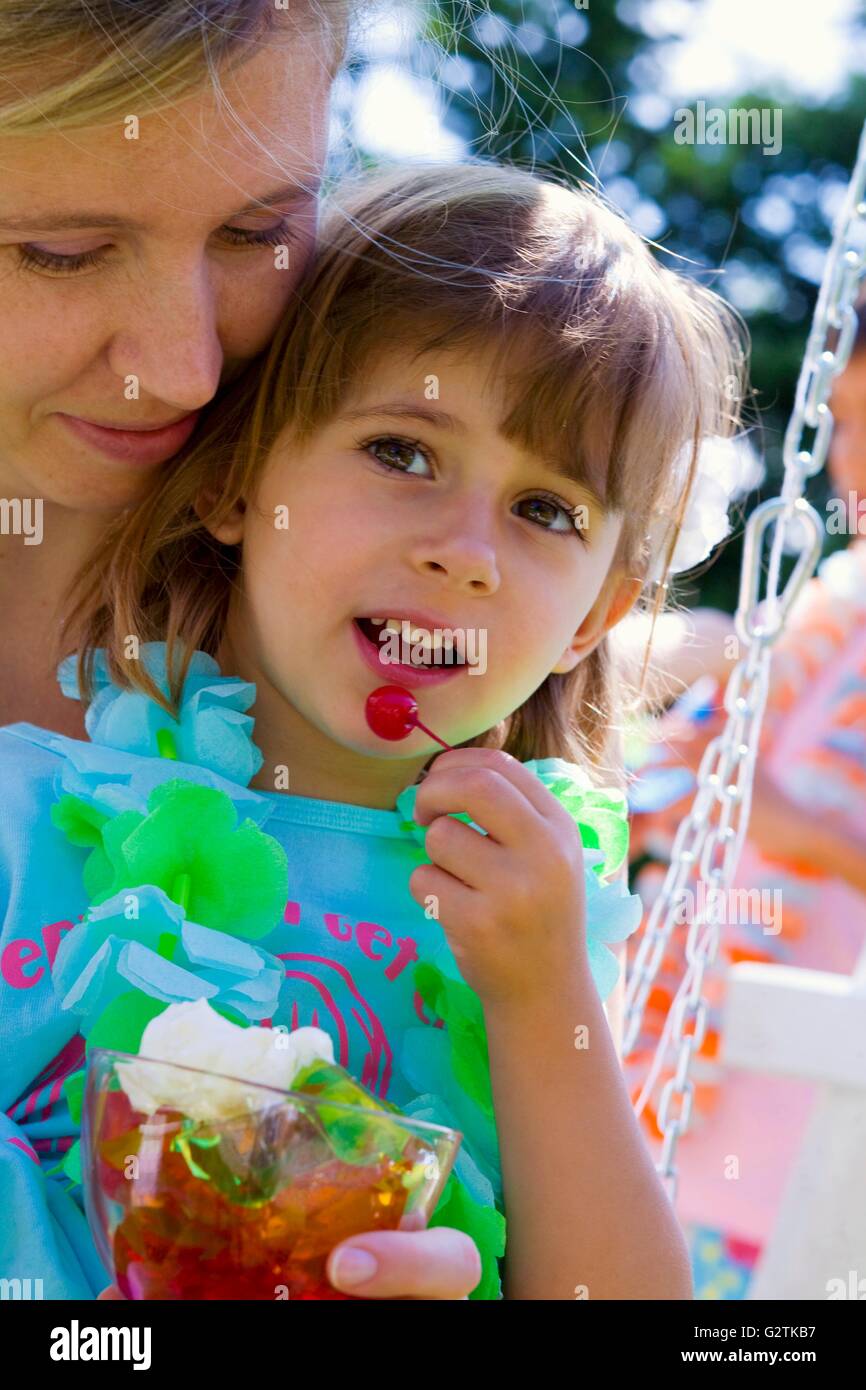 Mother and daughter eating jelly dessert at a party Stock Photo - Alamy